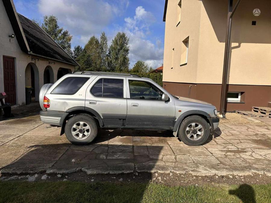 Grey Opel Frontera 2000 in Siauliai, with an engine capacity of 2.20 L and mileage of 314 thousand km for 1350 €, photo 1 on AUTOMOTO.COM.LV