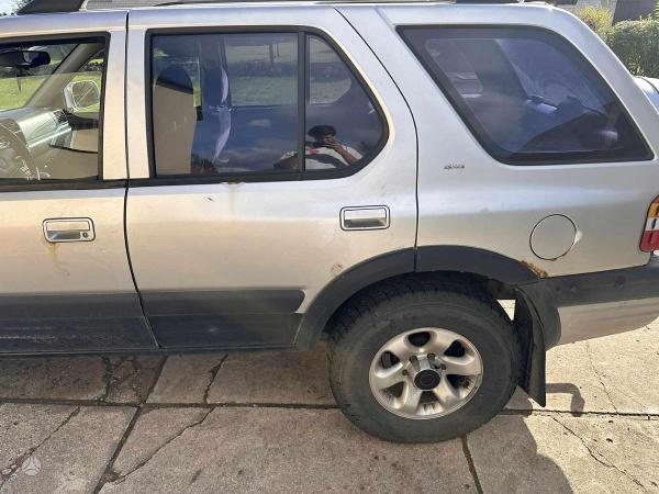 Grey Opel Frontera 2000 in Siauliai, with an engine capacity of 2.20 L and mileage of 314 thousand km for 1350 €, photo 4 on AUTOMOTO.COM.LV