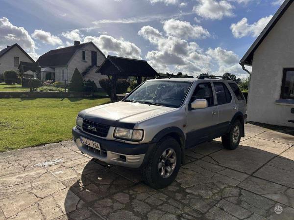 Grey Opel Frontera 2000 in Siauliai, with an engine capacity of 2.20 L and mileage of 314 thousand km for 1350 €, photo 7 on AUTOMOTO.COM.LV