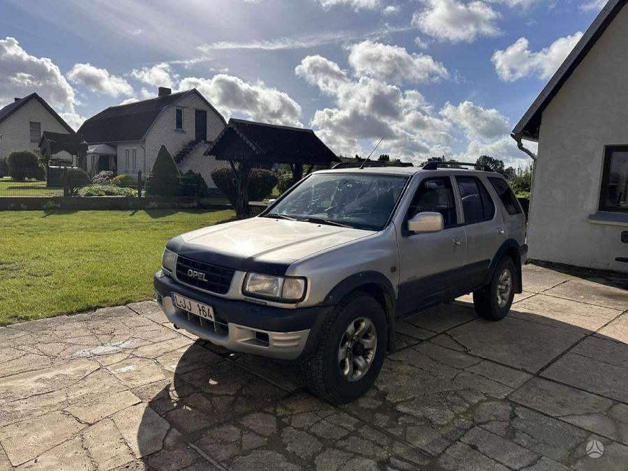 Grey Opel Frontera 2000 in Siauliai, with an engine capacity of 2.20 L and mileage of 314 thousand km for 1350 €, photo 7 on AUTOMOTO.COM.LV