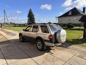 Grey Opel Frontera 2000 in Siauliai, with an engine capacity of 2.20 L and mileage of 314 thousand km for 1350 €, photo 8 on AUTOMOTO.COM.LV