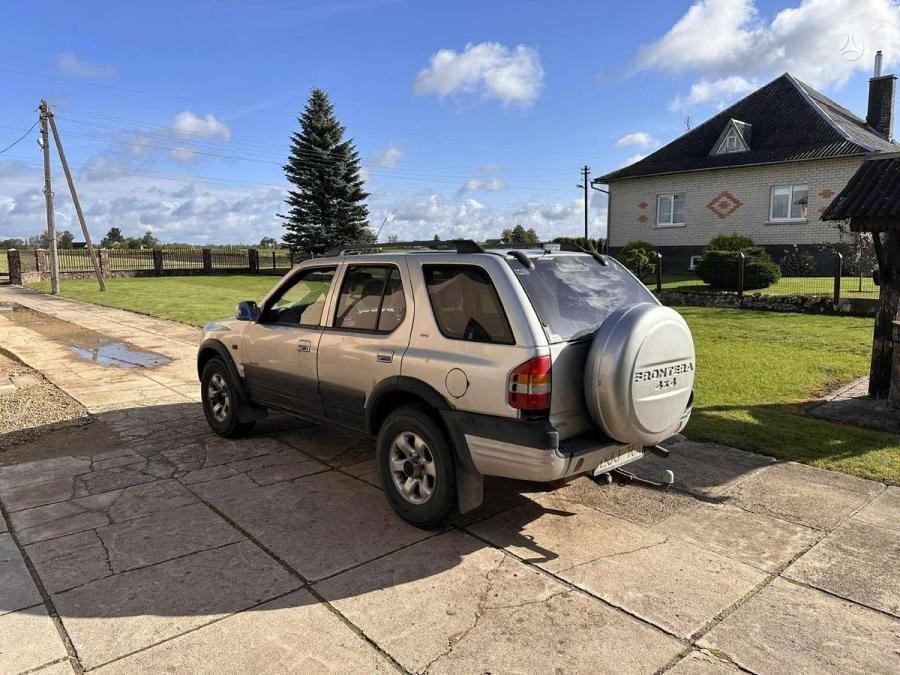 Grey Opel Frontera 2000 in Siauliai, with an engine capacity of 2.20 L and mileage of 314 thousand km for 1350 €, photo 8 on AUTOMOTO.COM.LV