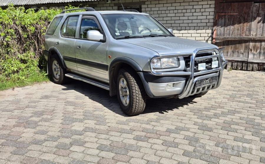 Grey Opel Frontera 2000 in Riga, with an engine capacity of 2.20 L and mileage of 217 thousand km for 1550 €, photo 3 on AUTOMOTO.COM.LV