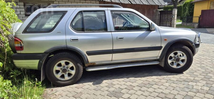 Grey Opel Frontera 2000 in Riga, with an engine capacity of 2.20 L and mileage of 217 thousand km for 1550 €, photo 5 on AUTOMOTO.COM.LV