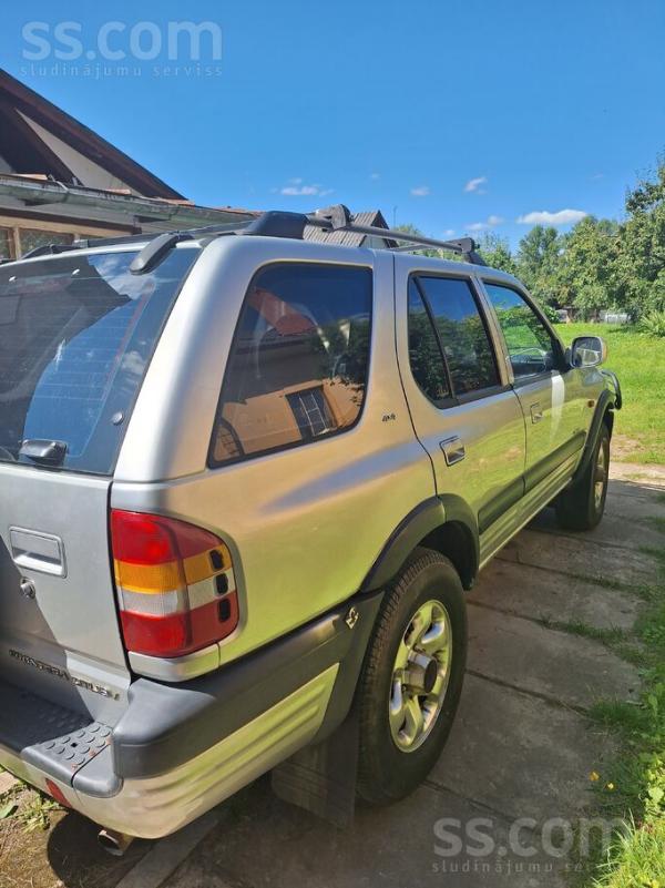 Grey Opel Frontera 2000 in Ludza, with an engine capacity of 2.20 L and mileage of 157 thousand km for 1500 €, photo 5 on AUTOMOTO.COM.LV