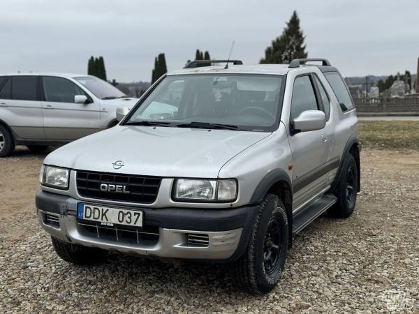 Pelēks Opel Frontera 2001 Viļņa, ar dzinēja tilpumu 2.20 L un nobraukumu 130 tūkst. km par 1500 €, foto 1 vietnē AUTOMOTO.COM.LV
