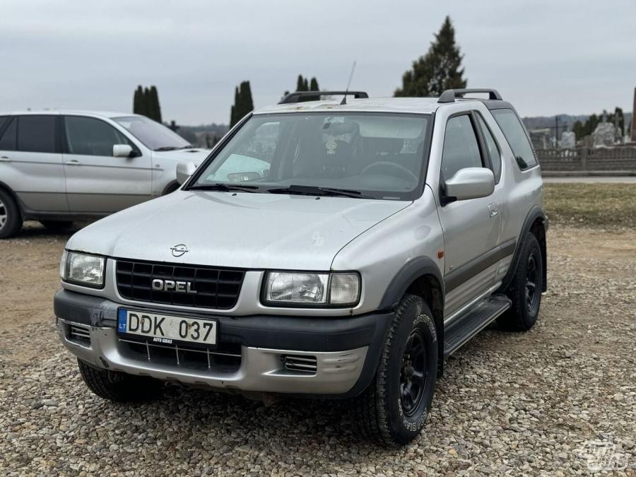 Grey Opel Frontera 2001 in Vilnius, with an engine capacity of 2.20 L and mileage of 130 thousand km for 1500 €, photo 1 on AUTOMOTO.COM.LV
