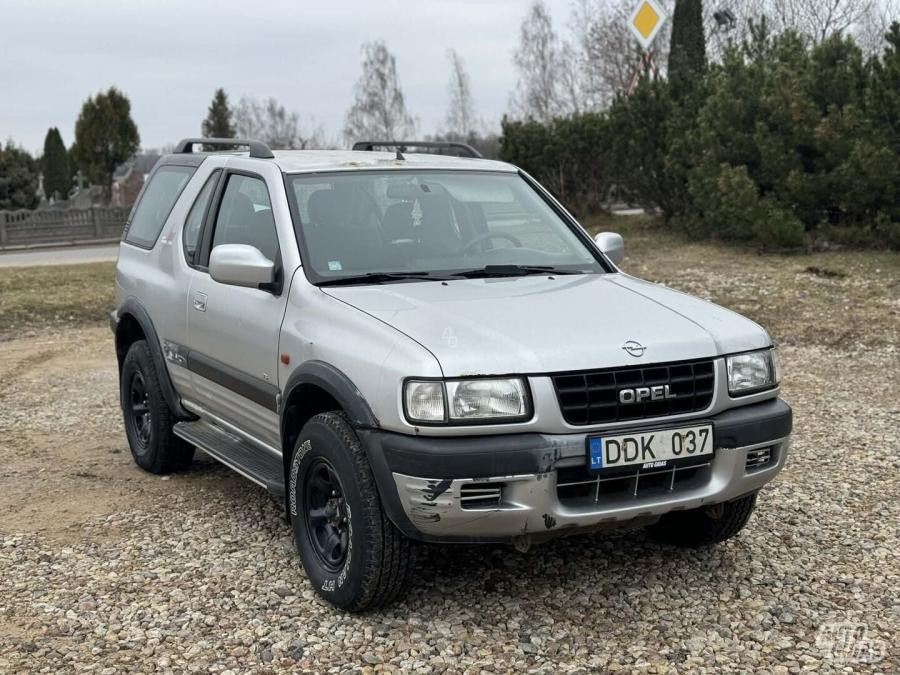 Grey Opel Frontera 2001 in Vilnius, with an engine capacity of 2.20 L and mileage of 130 thousand km for 1500 €, photo 2 on AUTOMOTO.COM.LV