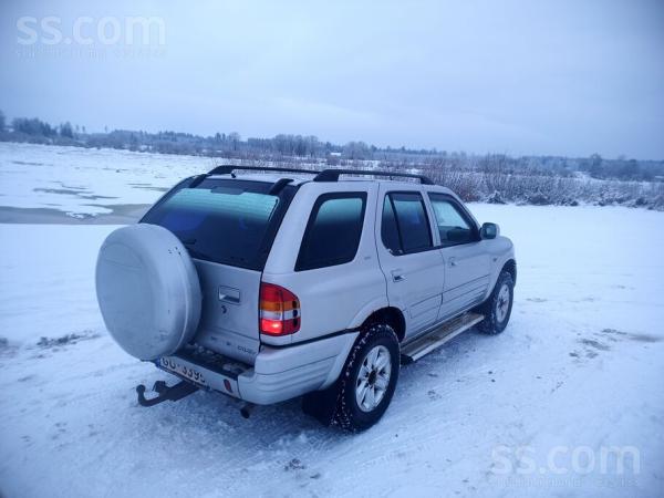 Grey Opel Frontera 2002 in Preili, with an engine capacity of 2.20 L and mileage of 309 thousand km for 2500 €, photo 3 on AUTOMOTO.COM.LV