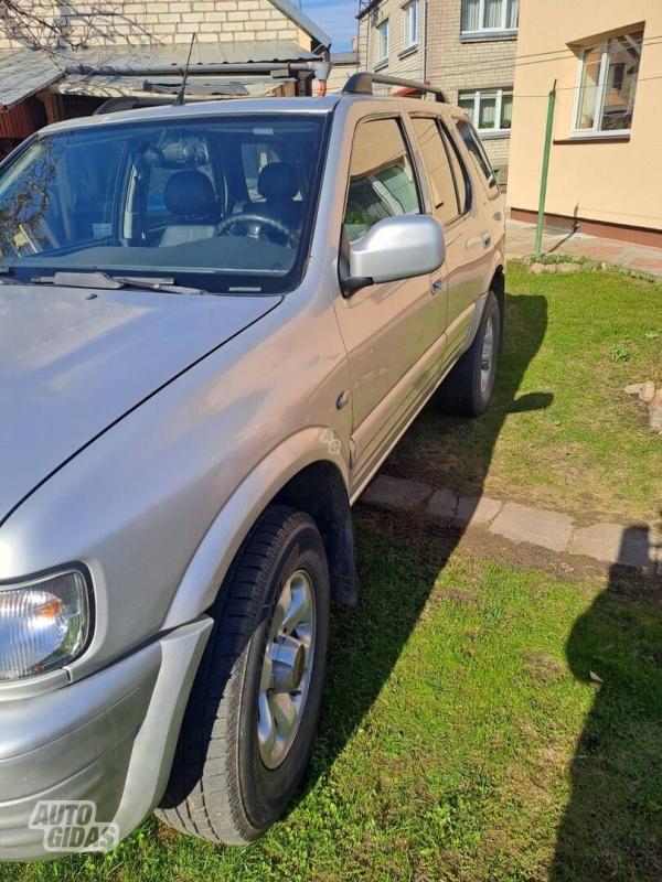 Grey Opel Frontera 2002 in Skuodas, with an engine capacity of 2.20 L and mileage of 295 thousand km for 1250 €, photo 4 on AUTOMOTO.COM.LV