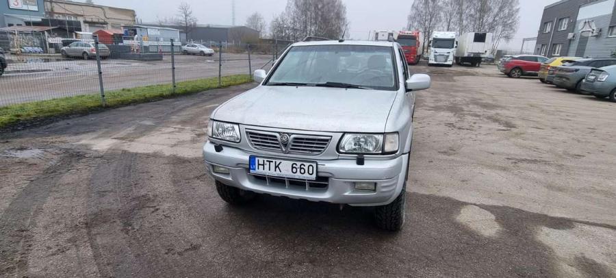 Grey Opel Frontera 2003 in Vilnius, with an engine capacity of 2.17 L and mileage of 376 thousand km for 2200 €, photo 2 on AUTOMOTO.COM.LV
