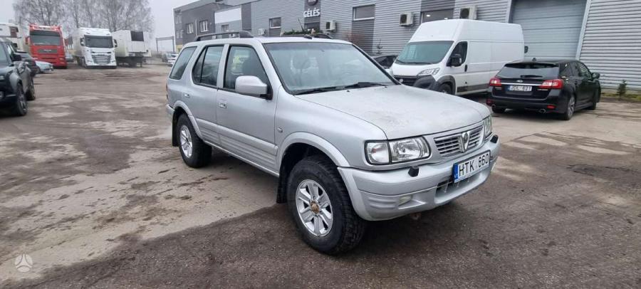 Grey Opel Frontera 2003 in Vilnius, with an engine capacity of 2.17 L and mileage of 376 thousand km for 2200 €, photo 3 on AUTOMOTO.COM.LV