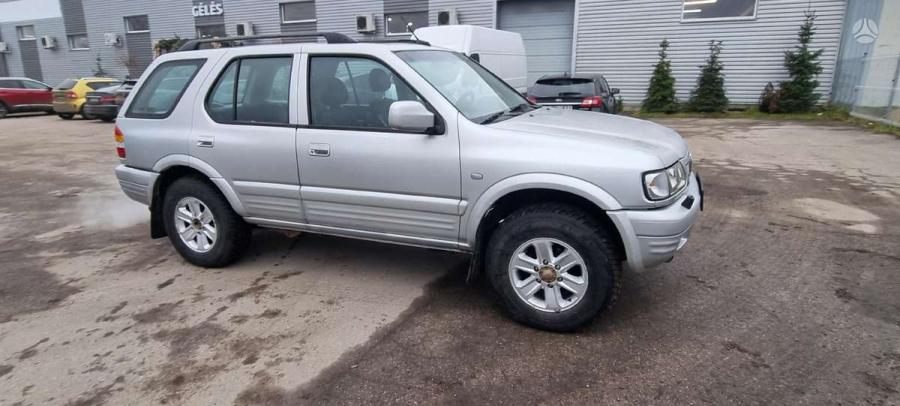 Grey Opel Frontera 2003 in Vilnius, with an engine capacity of 2.17 L and mileage of 376 thousand km for 2200 €, photo 4 on AUTOMOTO.COM.LV