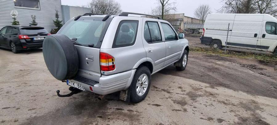 Grey Opel Frontera 2003 in Vilnius, with an engine capacity of 2.17 L and mileage of 376 thousand km for 2200 €, photo 5 on AUTOMOTO.COM.LV