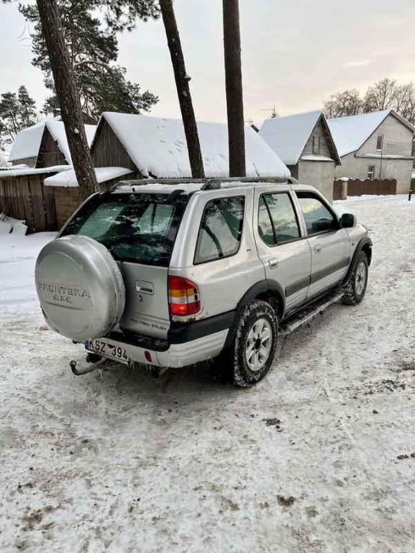 Grey Opel Frontera 2003 in Ukmerge, with an engine capacity of 2.17 L and mileage of 244 thousand km for 2300 €, photo 4 on AUTOMOTO.COM.LV
