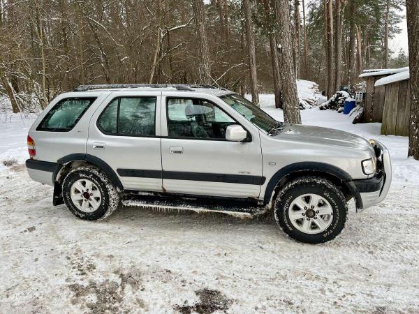 Grey Opel Frontera 2003 in Ukmerge, with an engine capacity of 2.17 L and mileage of 244 thousand km for 2300 €, photo 6 on AUTOMOTO.COM.LV
