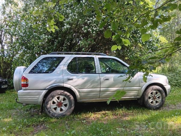 Grey Opel Frontera 2003 in Cesis, with an engine capacity of 2.20 L and mileage of 253 thousand km for 2500 €, photo 1 on AUTOMOTO.COM.LV