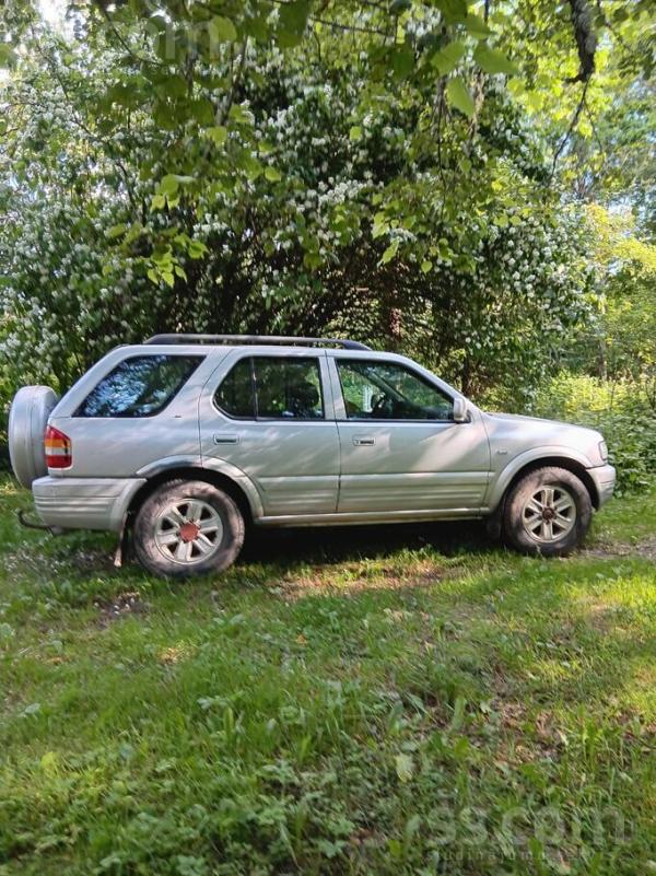 Grey Opel Frontera 2003 in Cesis, with an engine capacity of 2.20 L and mileage of 253 thousand km for 2500 €, photo 4 on AUTOMOTO.COM.LV