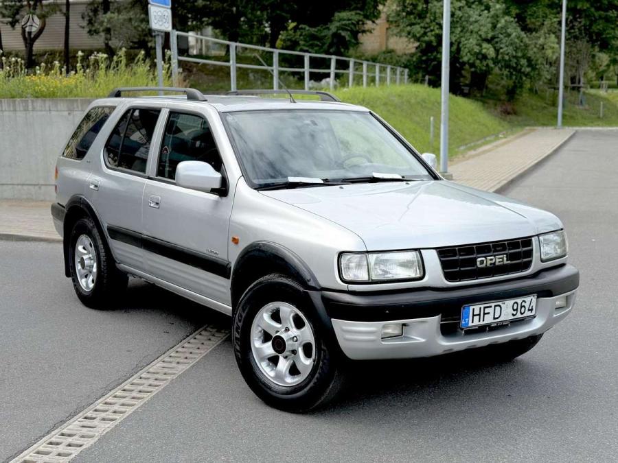 Grey Opel Frontera 2005 in Vilnius, with an engine capacity of 2.20 L and mileage of 289 thousand km for 1800 €, photo 3 on AUTOMOTO.COM.LV