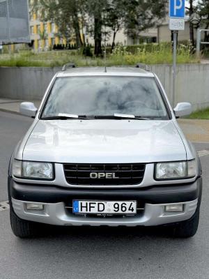 Grey Opel Frontera 2005 in Vilnius, with an engine capacity of 2.20 L and mileage of 289 thousand km for 1800 €, photo 4 on AUTOMOTO.COM.LV