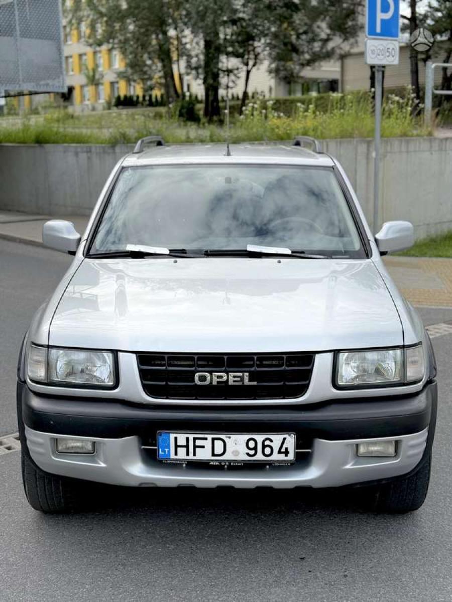 Grey Opel Frontera 2005 in Vilnius, with an engine capacity of 2.20 L and mileage of 289 thousand km for 1800 €, photo 4 on AUTOMOTO.COM.LV