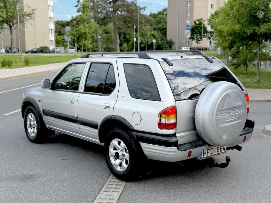 Grey Opel Frontera 2005 in Vilnius, with an engine capacity of 2.20 L and mileage of 289 thousand km for 1800 €, photo 5 on AUTOMOTO.COM.LV