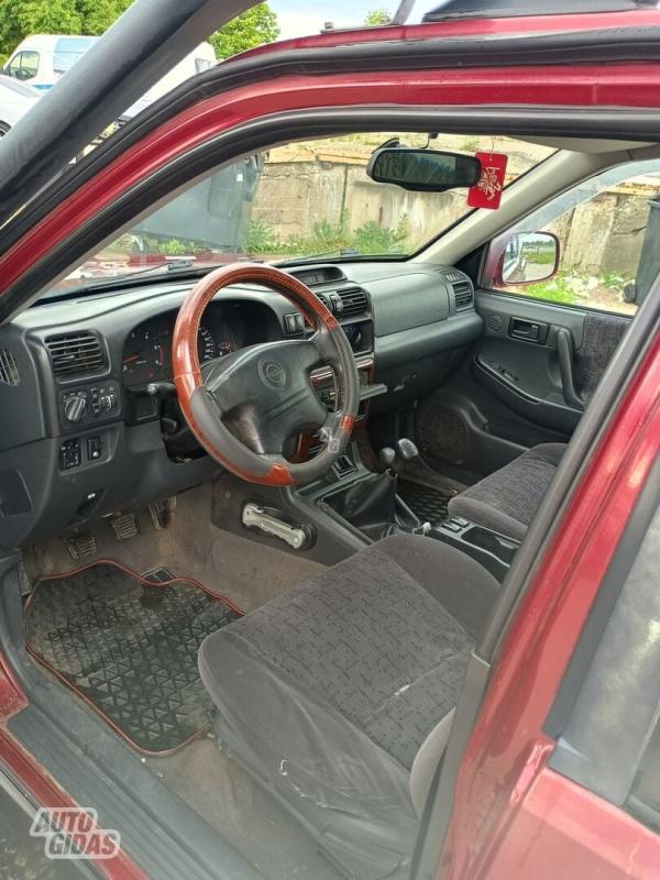 Red Opel Frontera 2004 in Siauliai, with an engine capacity of 2.20 L and mileage of 250 thousand km for 2200 €, photo 5 on AUTOMOTO.COM.LV
