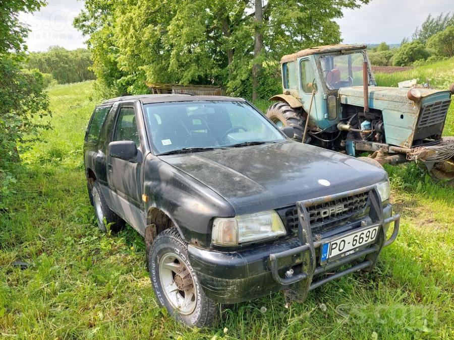Melns Opel Frontera Sport 1994 Daugavpils, ar dzinēja tilpumu 2.00 L un nobraukumu 338 tūkst. km par 3300 €, foto 2 vietnē AUTOMOTO.COM.LV