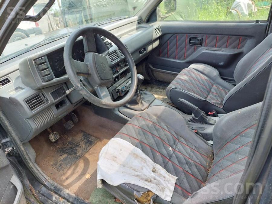 Melns Opel Frontera Sport 1994 Daugavpils, ar dzinēja tilpumu 2.00 L un nobraukumu 338 tūkst. km par 3300 €, foto 7 vietnē AUTOMOTO.COM.LV