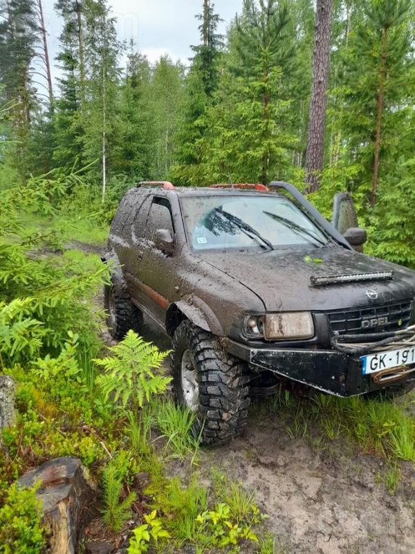 Опель Frontera Sport 1999 в Рига на AUTOMOTO.COM.LV Черный Опель Frontera Sport 1999 в Рига, объемом двигателя 2.20 л и пробегом 0 тыс. км за 4400 €, фото 8 на AUTOMOTO.COM.LV