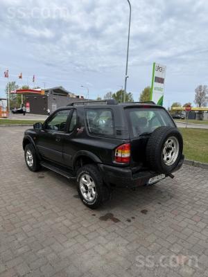Черный Опель Frontera Sport 2000 в Лиепая, объемом двигателя 2.20 л и пробегом 184 тыс. км за 2800 €, фото 4 на AUTOMOTO.COM.LV