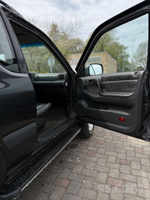 Black Opel Frontera Sport 2000 in Liepaja, with an engine capacity of 2.20 L and mileage of 184 thousand km for 2800 €, photo 6 on AUTOMOTO.COM.LV