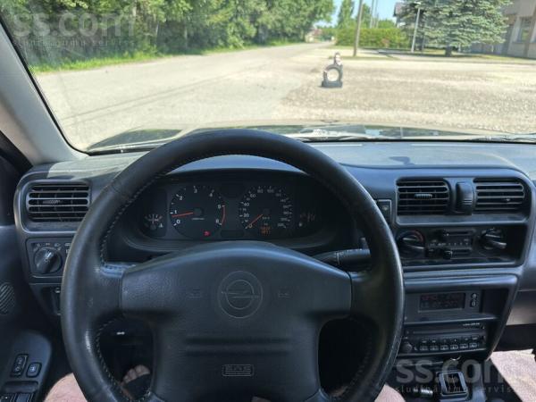 Melns Opel Frontera Sport 2002 Balvi, ar dzinēja tilpumu 2.20 L un nobraukumu 199 tūkst. km par 2900 €, foto 5 vietnē AUTOMOTO.COM.LV