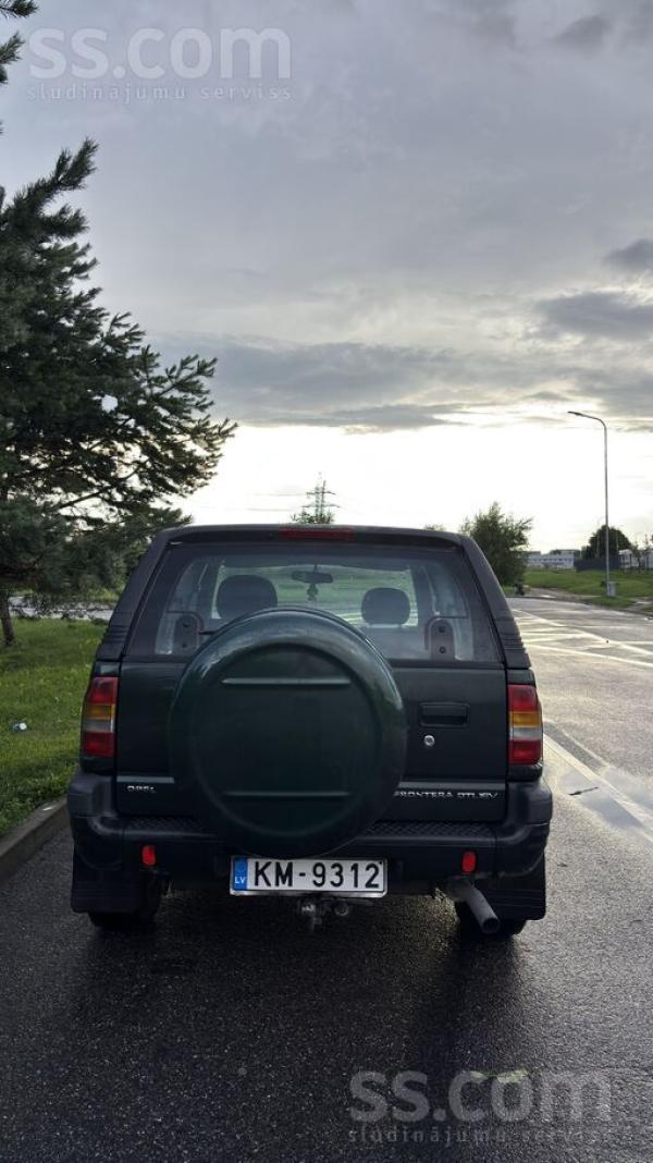 Green Opel Frontera Sport 2000 in Riga, with an engine capacity of 2.20 L and mileage of 350 thousand km for 3000 €, photo 4 on AUTOMOTO.COM.LV