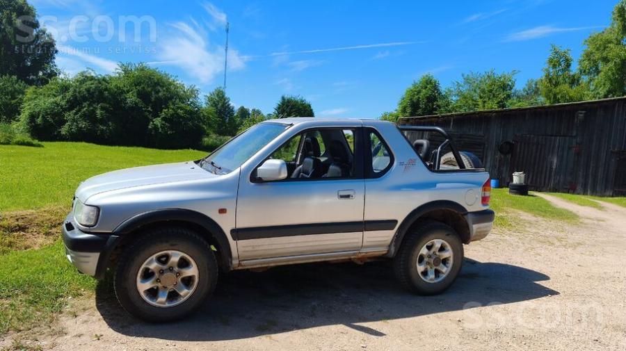 Pelēks Opel Frontera Sport 1999 Gulbene, ar dzinēja tilpumu 2.20 L un nobraukumu 175 tūkst. km par 1350 €, foto 1 vietnē AUTOMOTO.COM.LV