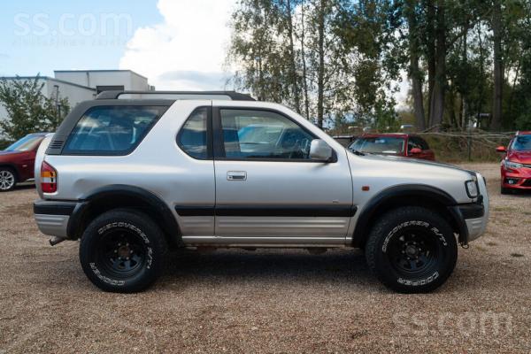 Grey Opel Frontera Sport 1999 in Liepaja, with an engine capacity of 2.20 L and mileage of 163 thousand km for 2450 €, photo 5 on AUTOMOTO.COM.LV