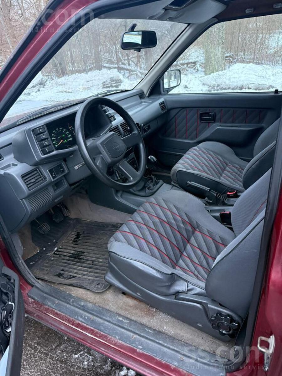 Red Opel Frontera Sport 1993 in Riga, with an engine capacity of 2.00 L and mileage of 189 thousand km for 3300 €, photo 3 on AUTOMOTO.COM.LV