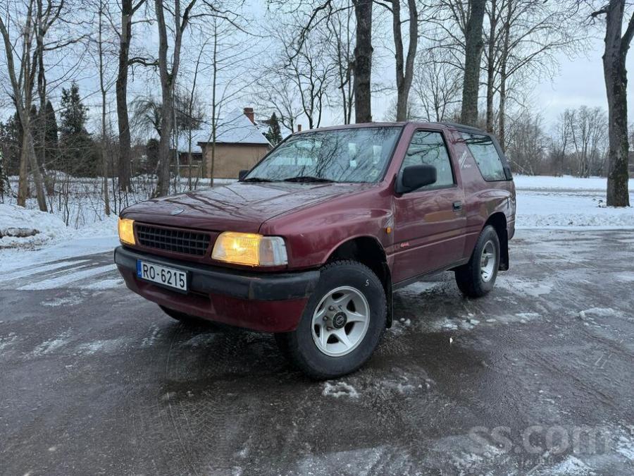 Red Opel Frontera Sport 1993 in Riga, with an engine capacity of 2.00 L and mileage of 189 thousand km for 3300 €, photo 5 on AUTOMOTO.COM.LV