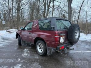 Red Opel Frontera Sport 1993 in Riga, with an engine capacity of 2.00 L and mileage of 189 thousand km for 3300 €, photo 6 on AUTOMOTO.COM.LV