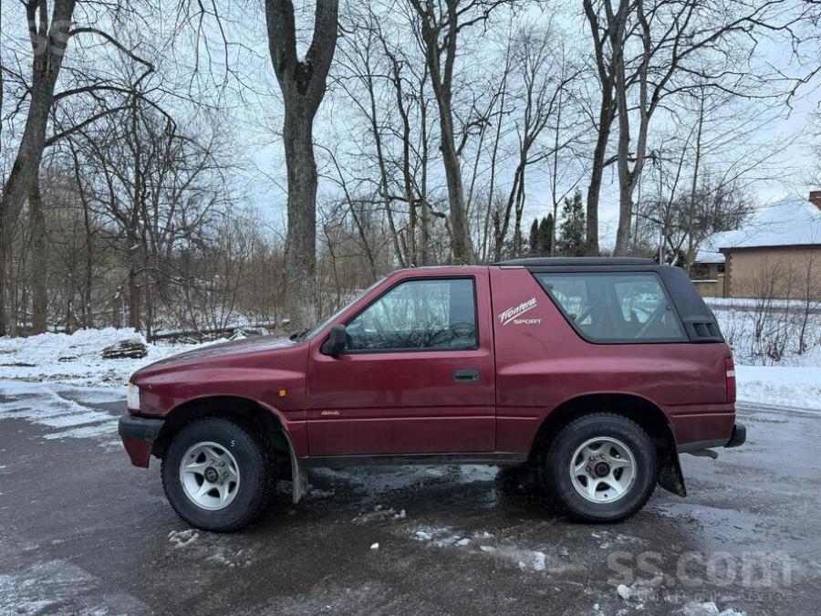 Red Opel Frontera Sport 1993 in Riga, with an engine capacity of 2.00 L and mileage of 189 thousand km for 3300 €, photo 9 on AUTOMOTO.COM.LV