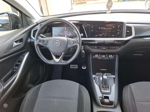 Black Opel Grandland 2022 in Kaunas, with an engine capacity of 1.50 L and mileage of 161 thousand km for 11750 €, photo 6 on AUTOMOTO.COM.LV