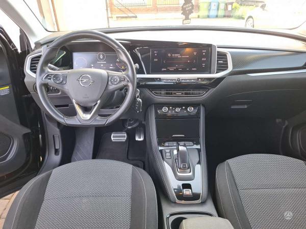 Black Opel Grandland 2022 in Kaunas, with an engine capacity of 1.50 L and mileage of 161 thousand km for 11750 €, photo 7 on AUTOMOTO.COM.LV