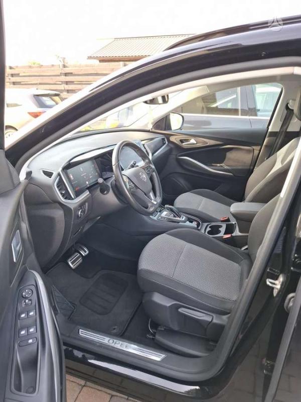 Black Opel Grandland 2022 in Kaunas, with an engine capacity of 1.50 L and mileage of 161 thousand km for 11750 €, photo 9 on AUTOMOTO.COM.LV
