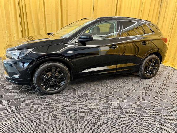 Black Opel Grandland 2022 in Kaunas, with an engine capacity of 1.20 L and mileage of 37 thousand km for 17100 €, photo 3 on AUTOMOTO.COM.LV