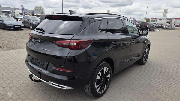Black Opel Grandland 2022 in Marijampole, with an engine capacity of 1.20 L and mileage of 185 thousand km for 14700 €, photo 2 on AUTOMOTO.COM.LV
