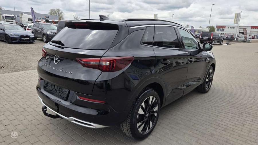 Melns Opel Grandland 2022 Marijampole, ar dzinēja tilpumu 1.20 L un nobraukumu 185 tūkst. km par 14700 €, foto 3 vietnē AUTOMOTO.COM.LV