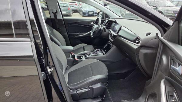 Black Opel Grandland 2022 in Marijampole, with an engine capacity of 1.20 L and mileage of 185 thousand km for 14700 €, photo 10 on AUTOMOTO.COM.LV