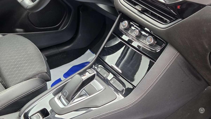 Melns Opel Grandland 2022 Marijampole, ar dzinēja tilpumu 1.20 L un nobraukumu 185 tūkst. km par 14700 €, foto 14 vietnē AUTOMOTO.COM.LV