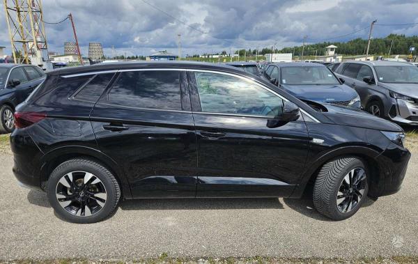 Black Opel Grandland 2022 in Vilnius, with an engine capacity of 0.00 L and mileage of 153 thousand km for 14399 €, photo 4 on AUTOMOTO.COM.LV