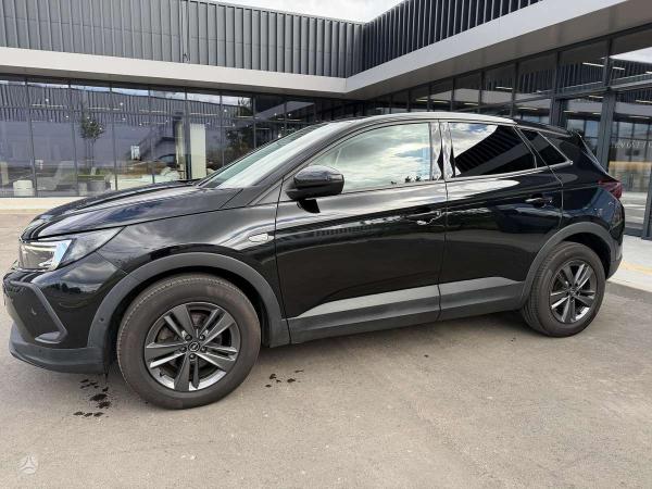 Black Opel Grandland 2022 in Kaunas, with an engine capacity of 1.50 L and mileage of 172 thousand km for 13899 €, photo 4 on AUTOMOTO.COM.LV